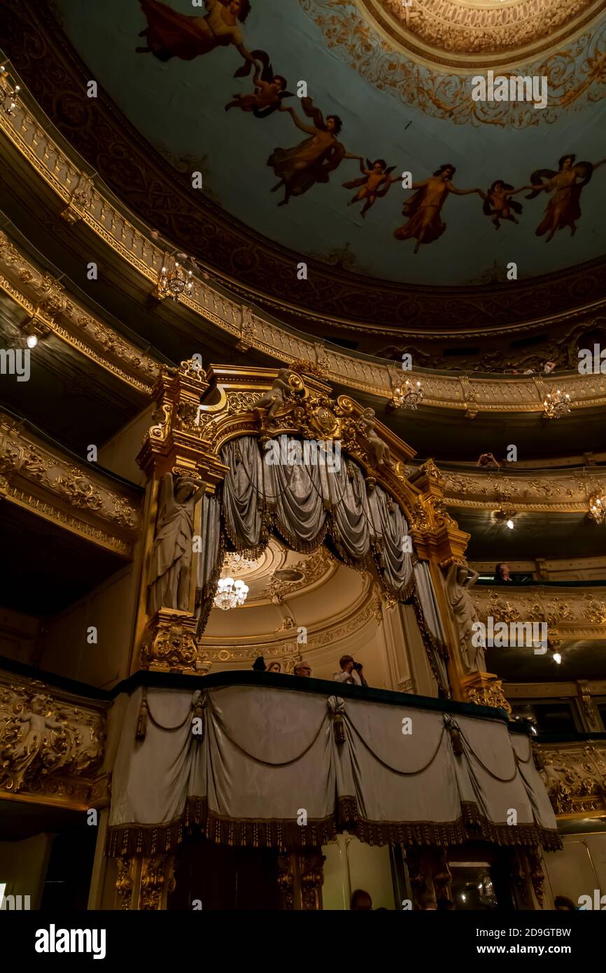 Theatre auditorium stage hi-res stock photography and images - Alamy