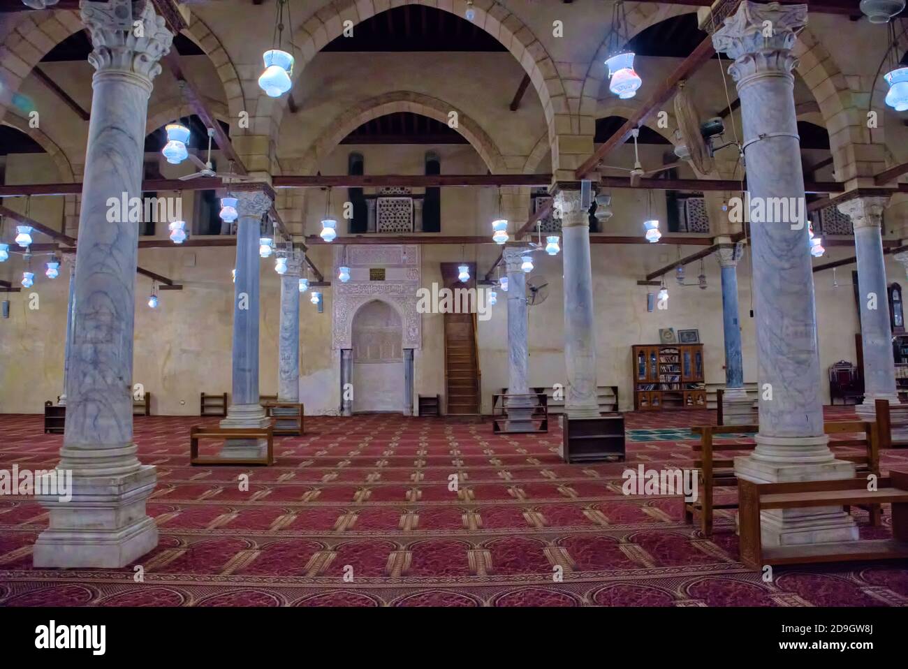 In 827, it had seven new aisles built, parallel to the wall of the ...