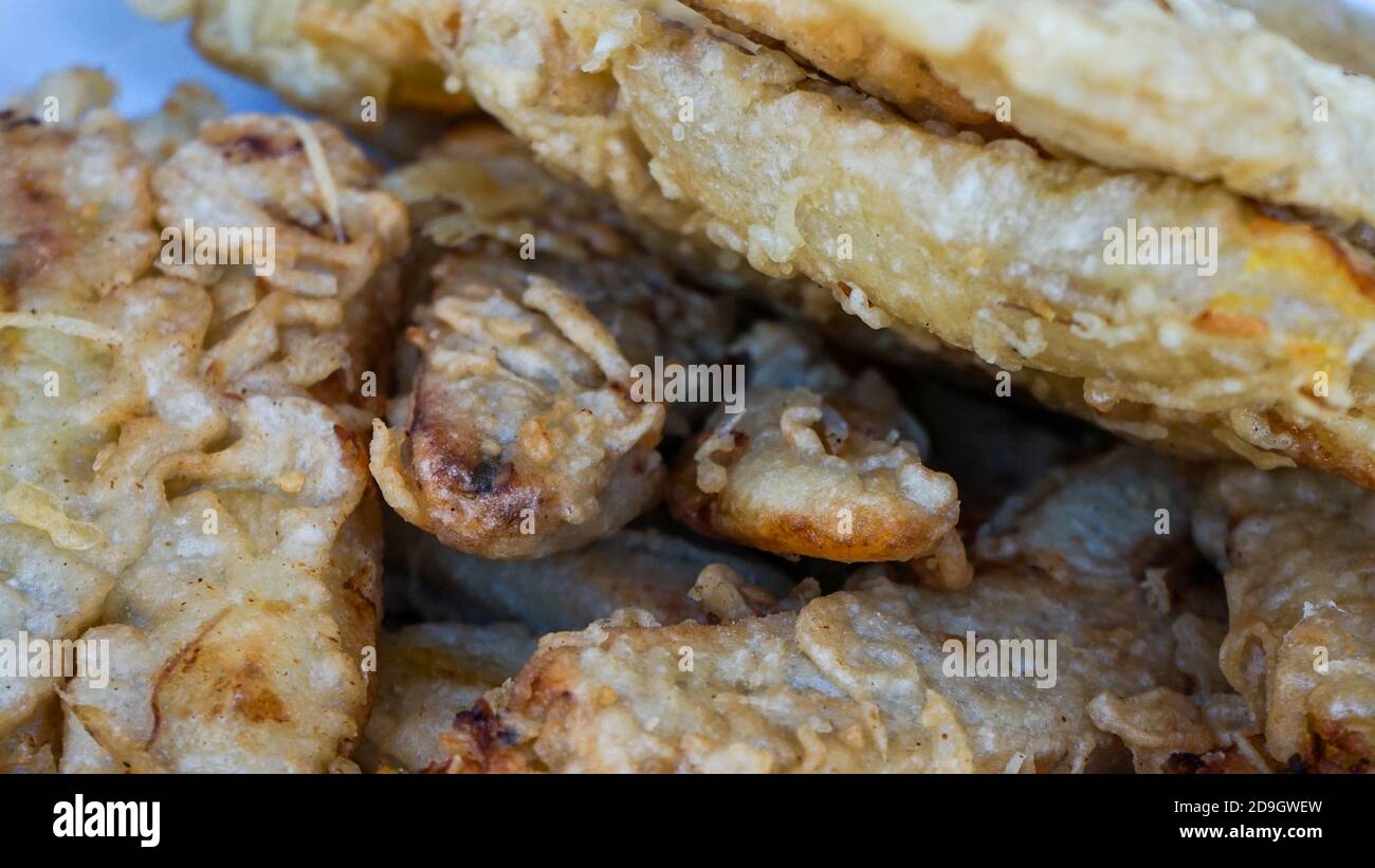 Fried momo hi-res stock photography and images - Alamy