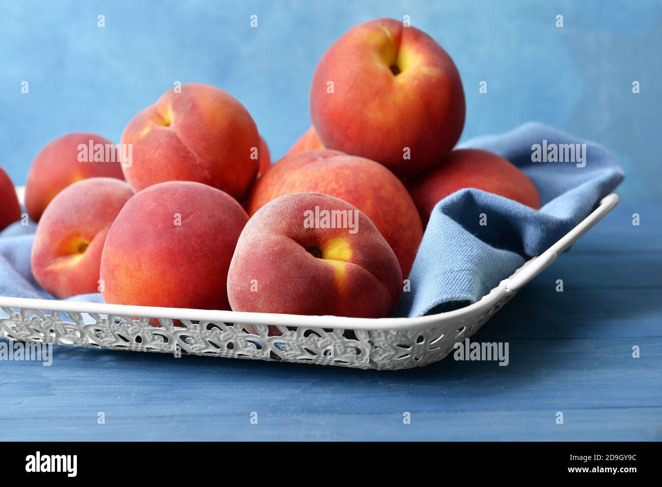 Tray with sweet peaches on table Stock Photo - Alamy