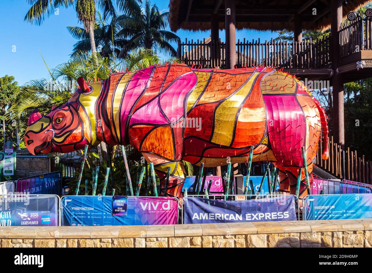 Animal statue at zoo hi-res stock photography and images - Alamy