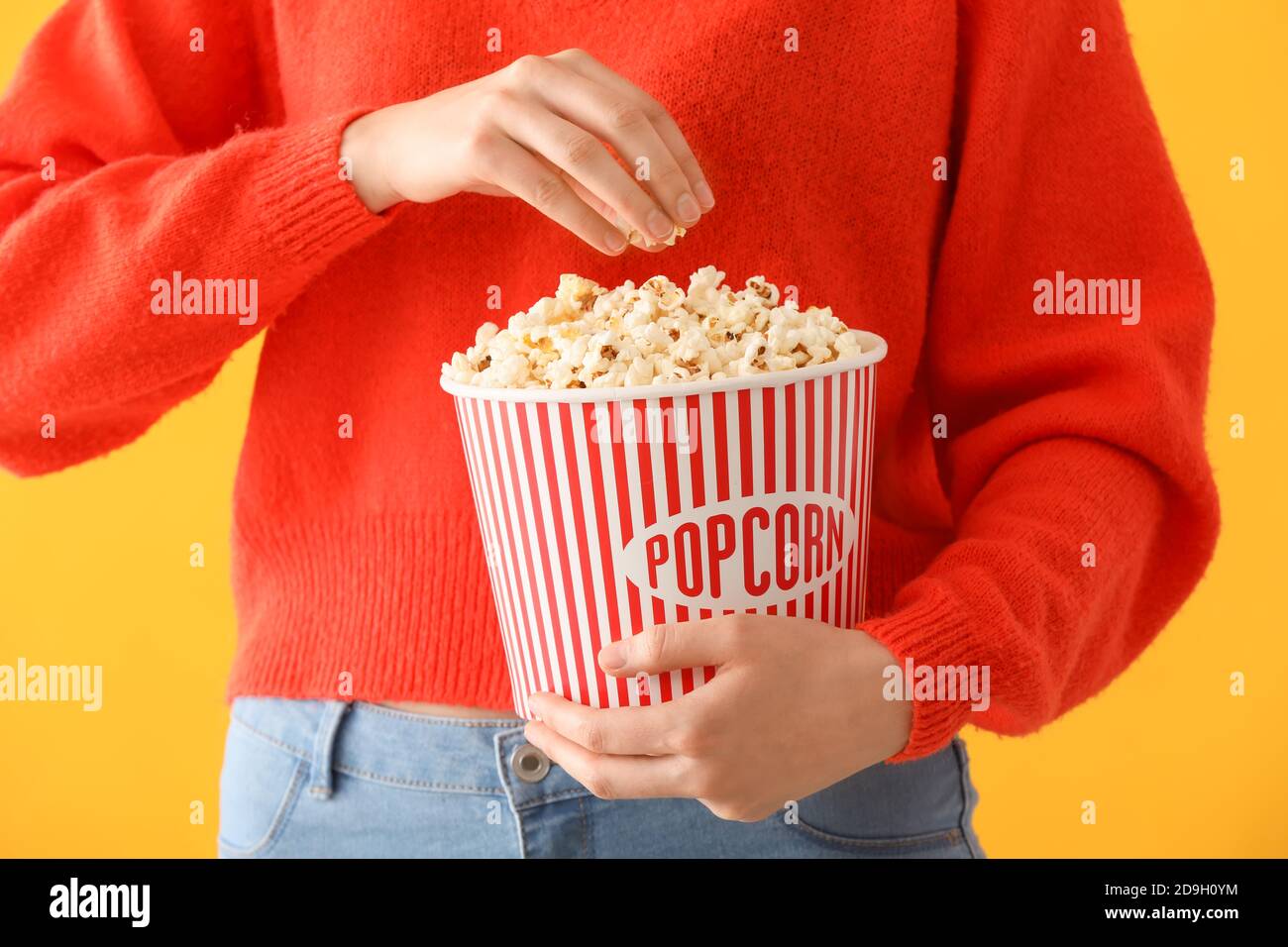 Woman holding bucket popcorn hi-res stock photography and images - Alamy