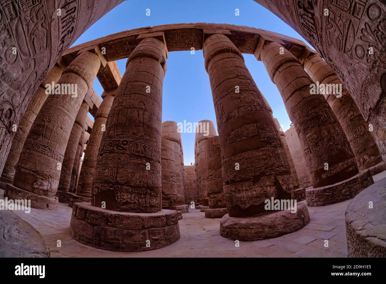 The architraves on top of these columns are estimated to weigh 70 tons ...
