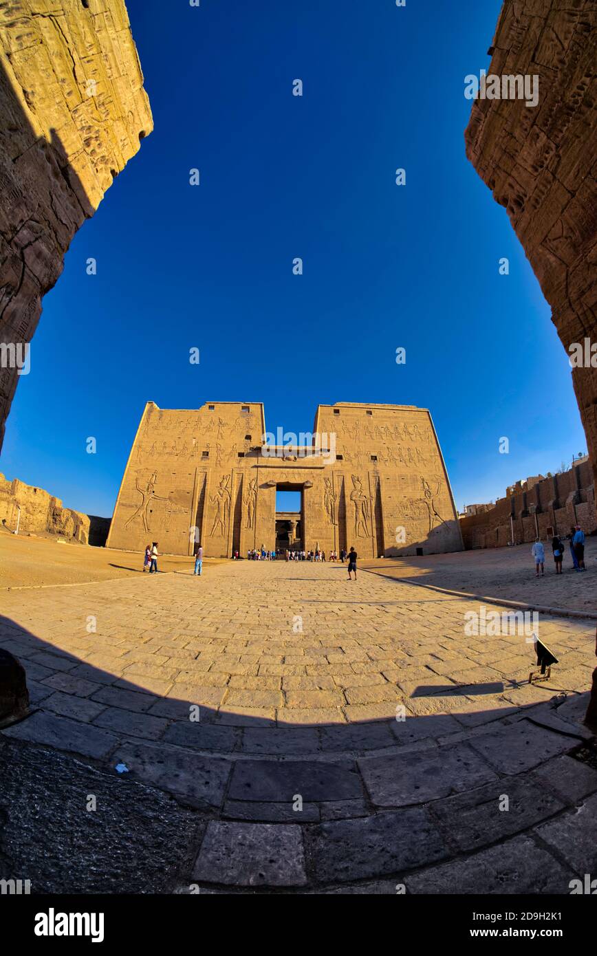 Colossal monuments hi-res stock photography and images - Alamy