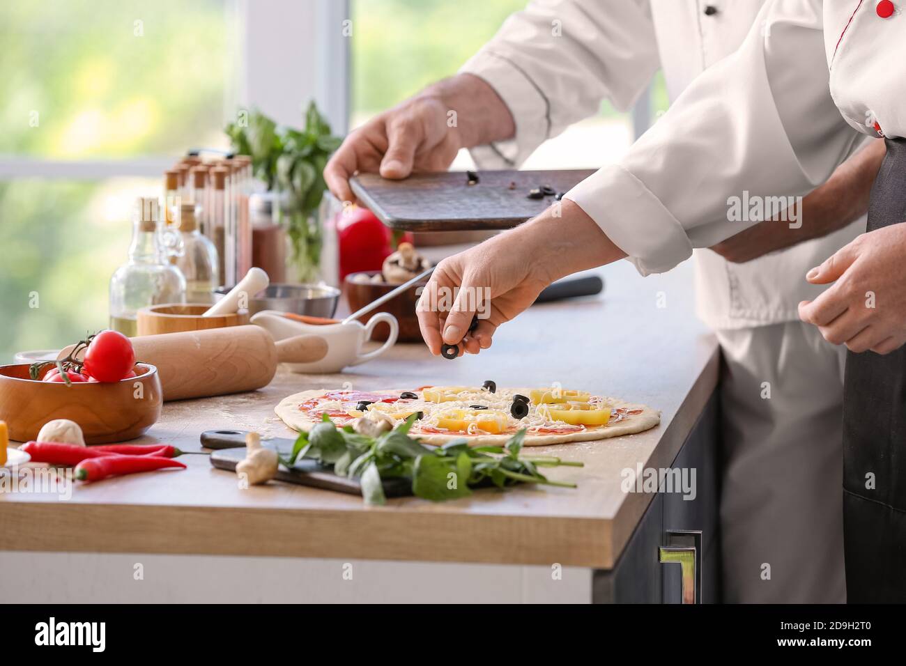 Chefs cooking tasty pizza hi-res stock photography and images - Alamy