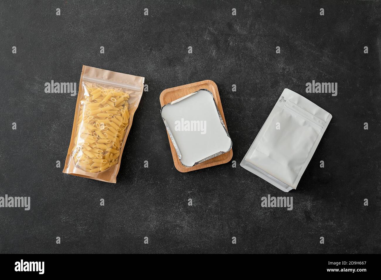 Takeaway food packages black hi-res stock photography and images - Alamy