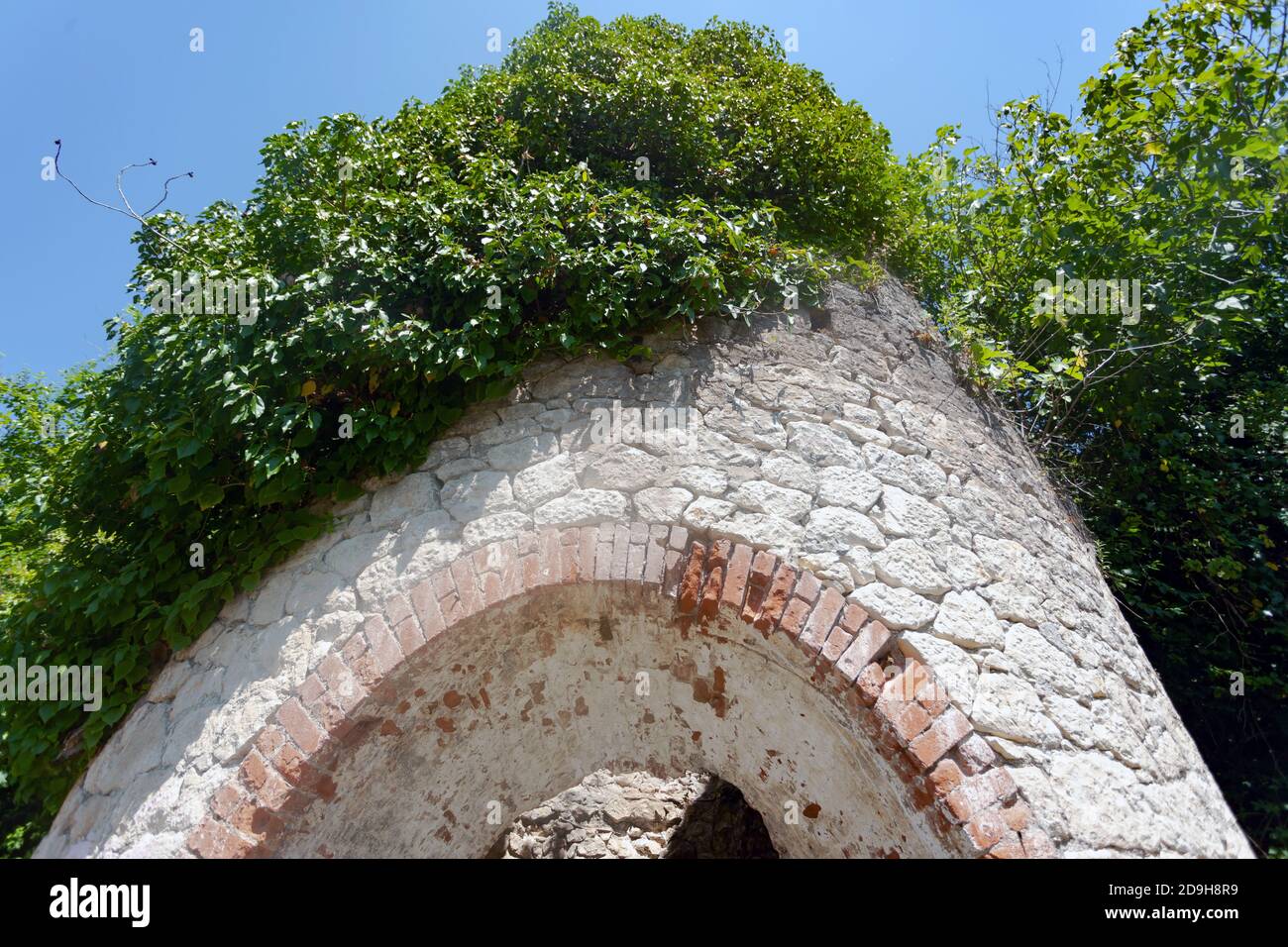 Red brick arch Stock Photo - Alamy