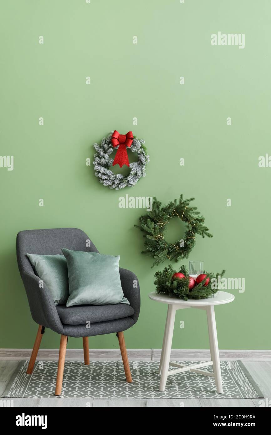Interior of modern room decorated for Christmas Stock Photo - Alamy