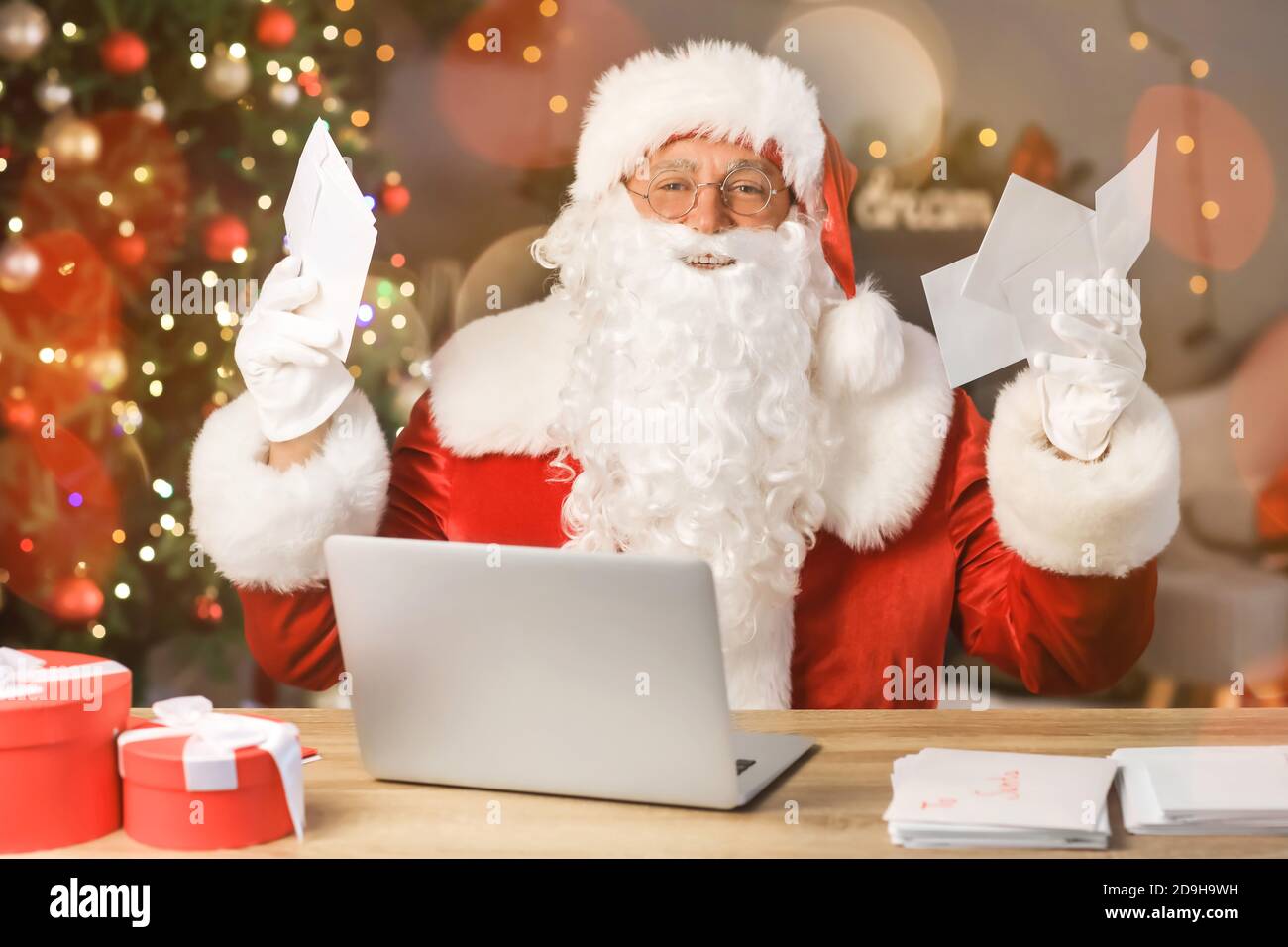 Santa claus sitting laptop checking hi-res stock photography and images ...