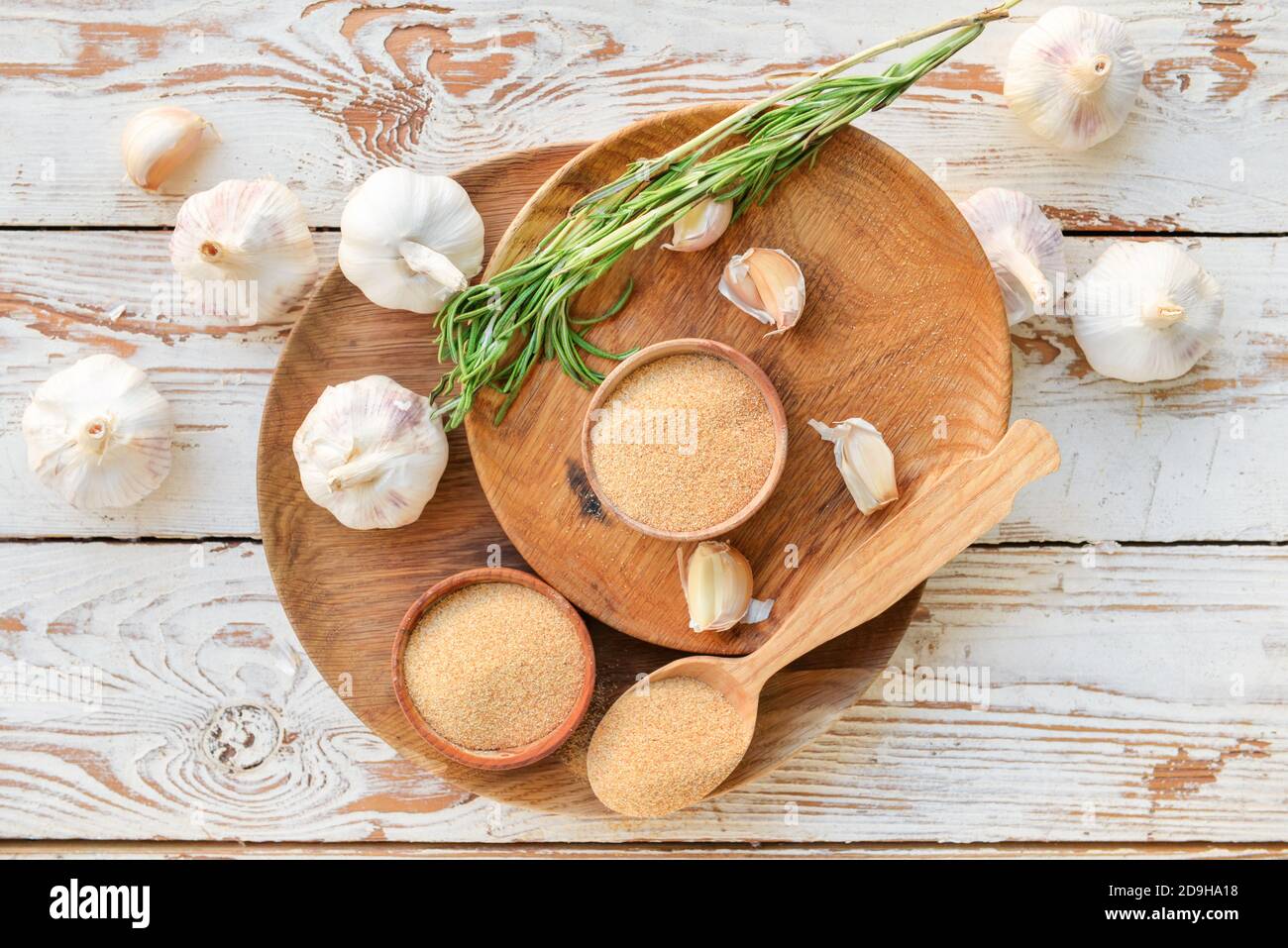 Aromatic powdered garlic on table Stock Photo - Alamy
