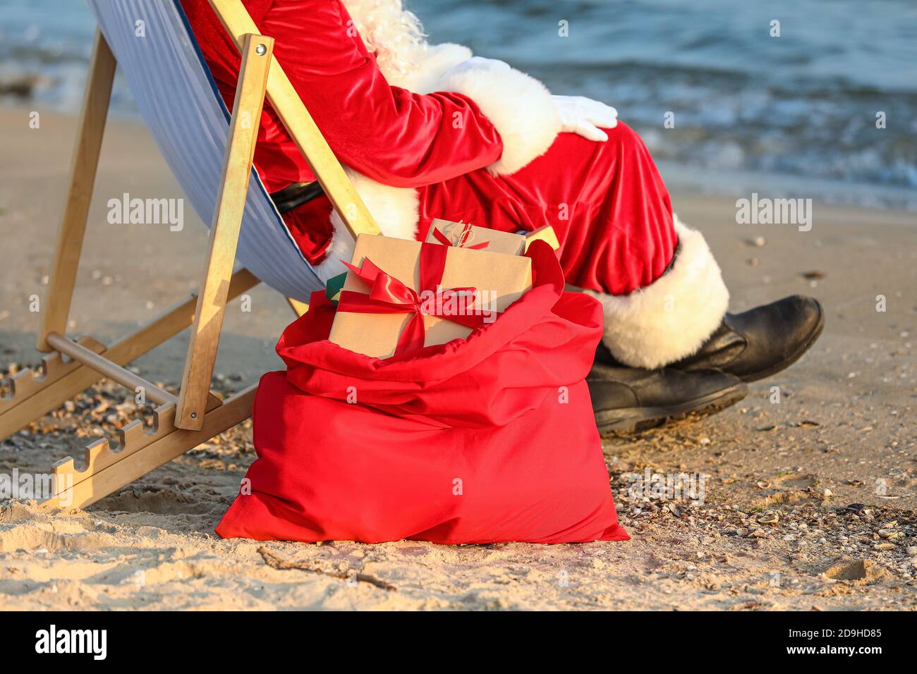 Male on sunlounger hi-res stock photography and images - Alamy