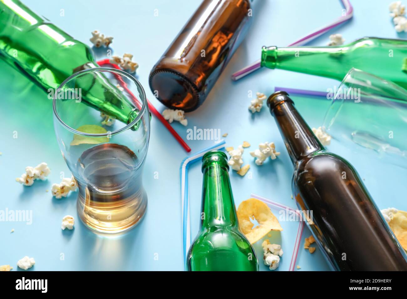 Dirty empty glasses after party hi-res stock photography and images - Alamy