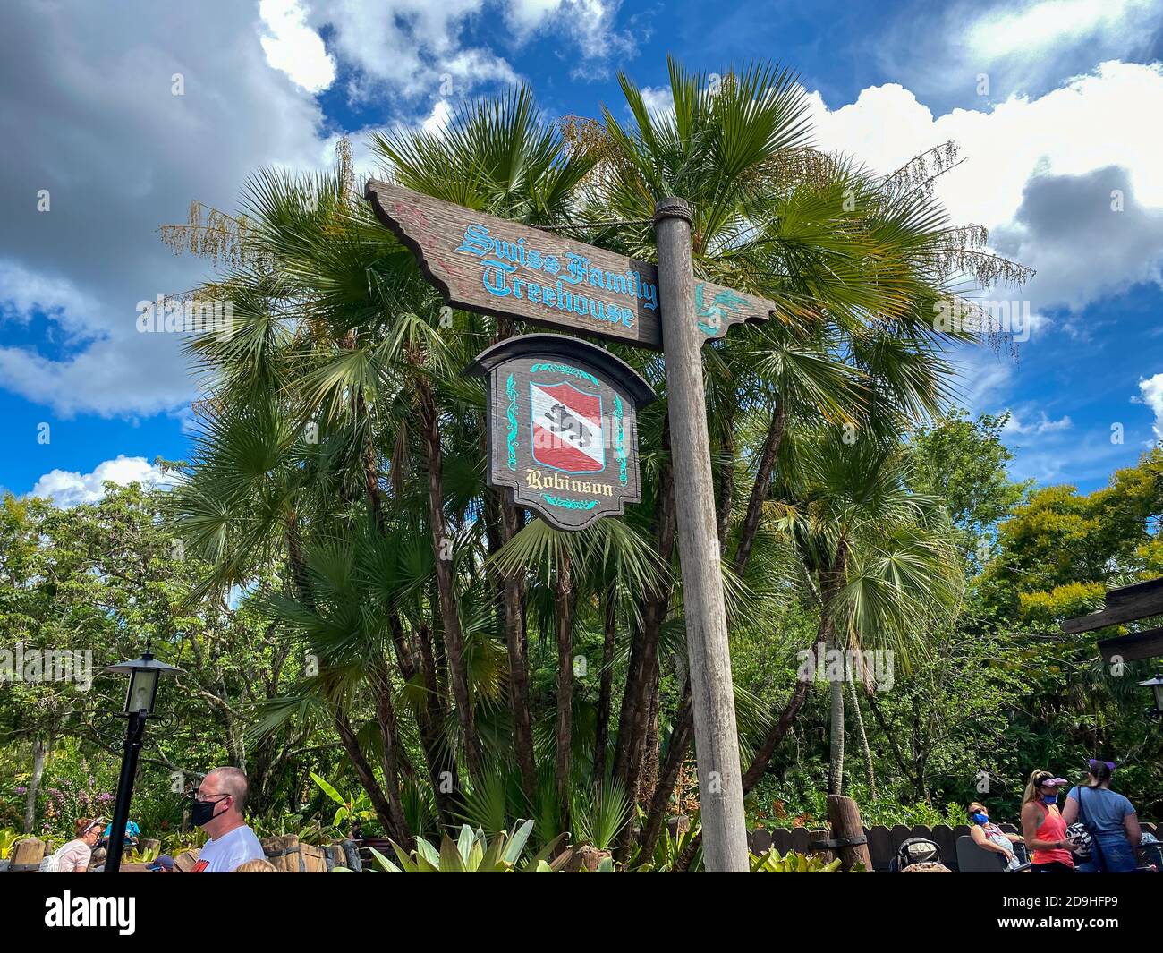 Swiss family robinson tree house hi-res stock photography and images ...