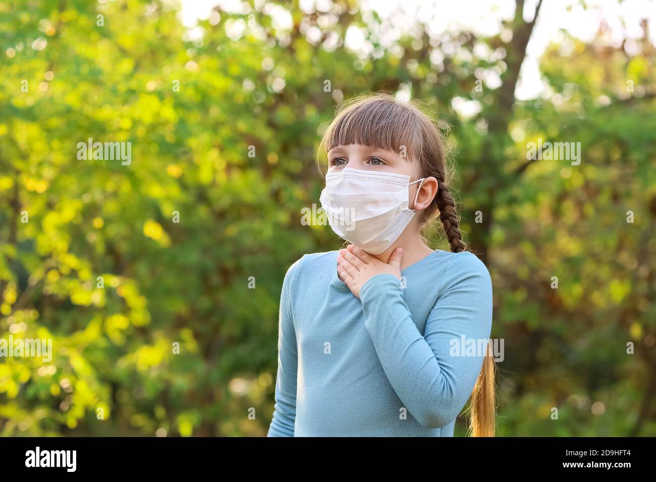 Little girl suffering from allergy outdoors Stock Photo - Alamy