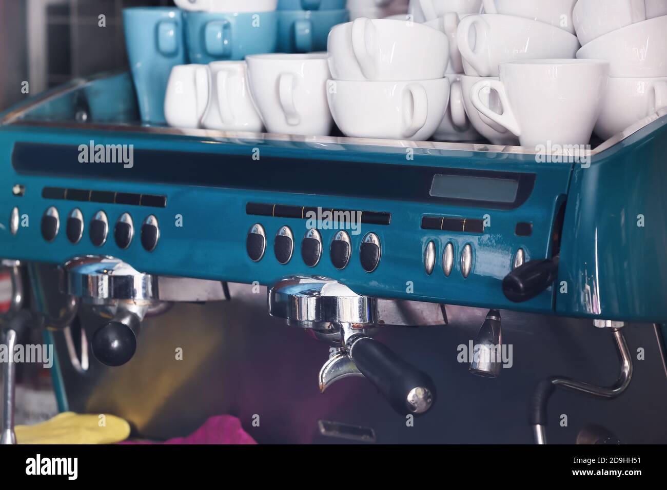 Modern coffee machine with empty cups in cafe Stock Photo - Alamy