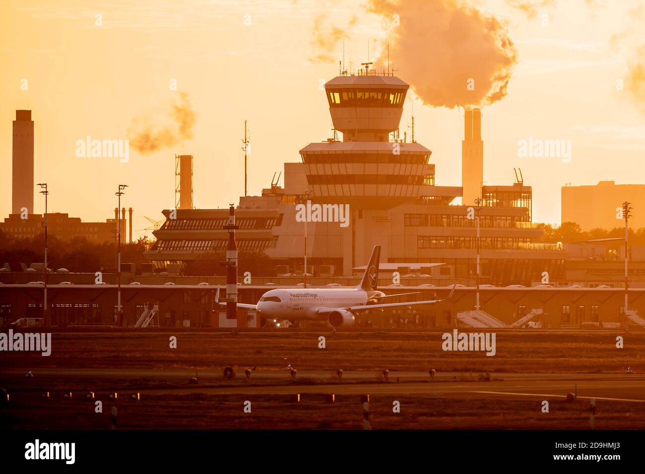 Berlin, Germany. 05th Nov, 2020. A Lufthansa Airbus with the ...