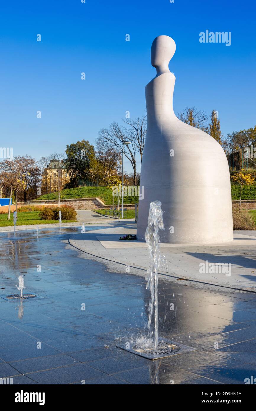 Pomník Marie Terezie (sochař Jan Kovářík, arch. Jan Proksa), Park Marie ...