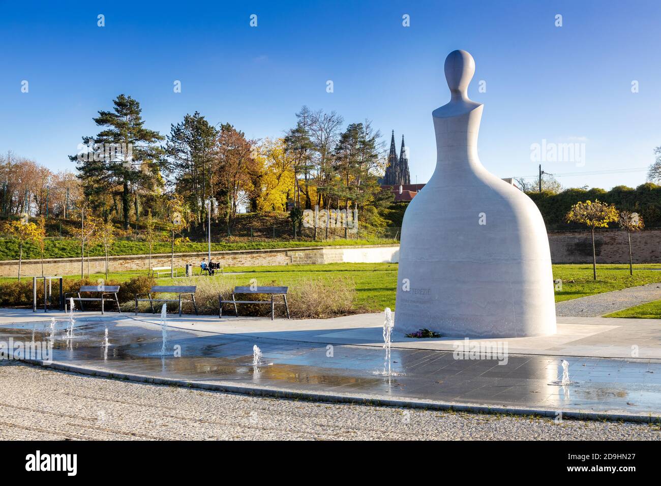 Pomník Marie Terezie (sochař Jan Kovářík, arch. Jan Proksa), Park Marie ...