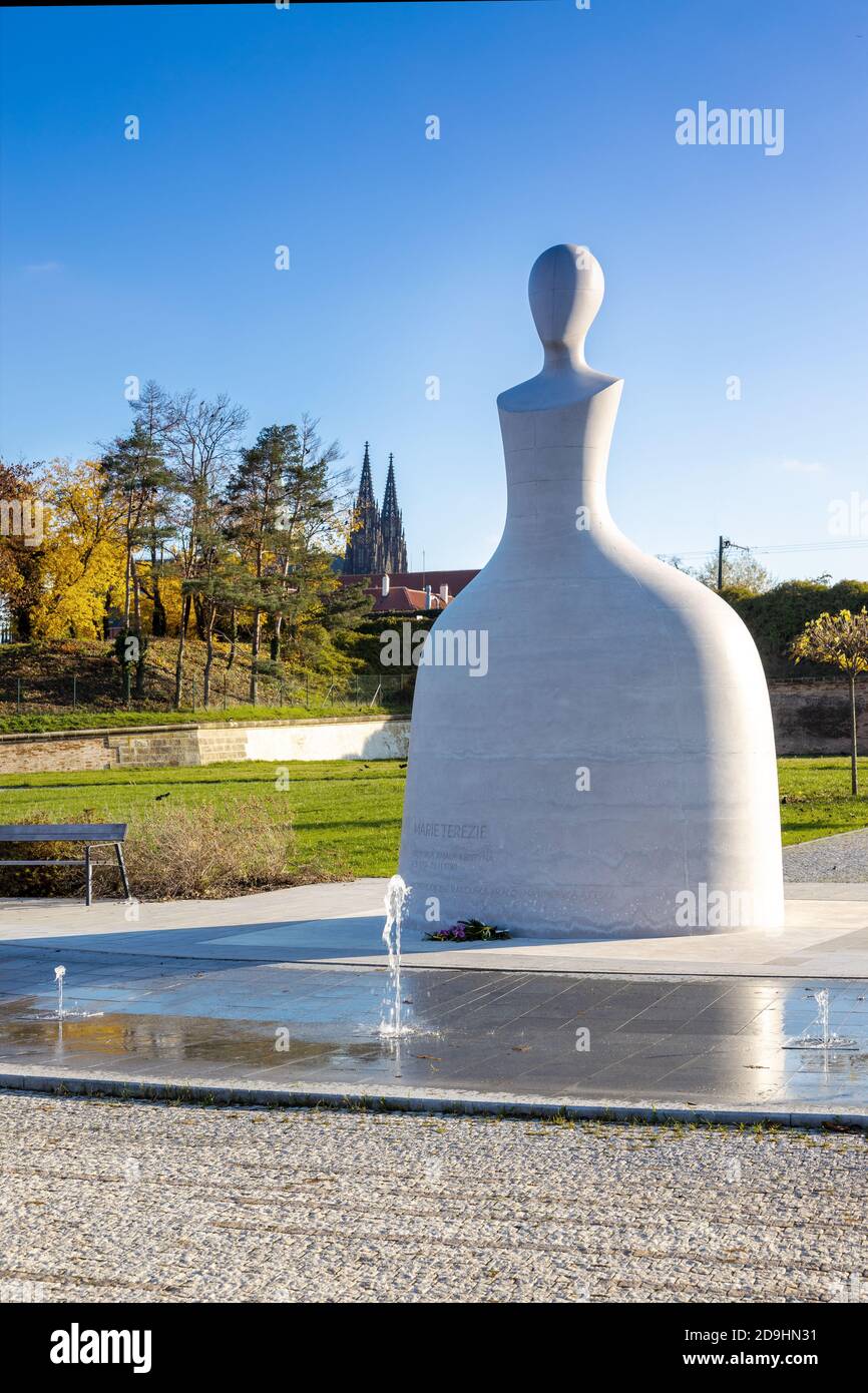 Pomník Marie Terezie (sochař Jan Kovářík, arch. Jan Proksa), Park Marie ...