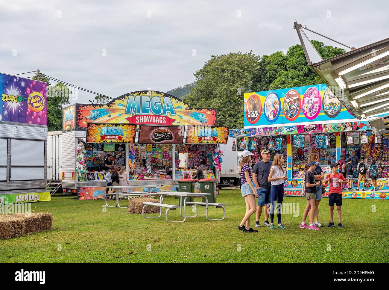 Fairground sideshow stall hi-res stock photography and images - Alamy