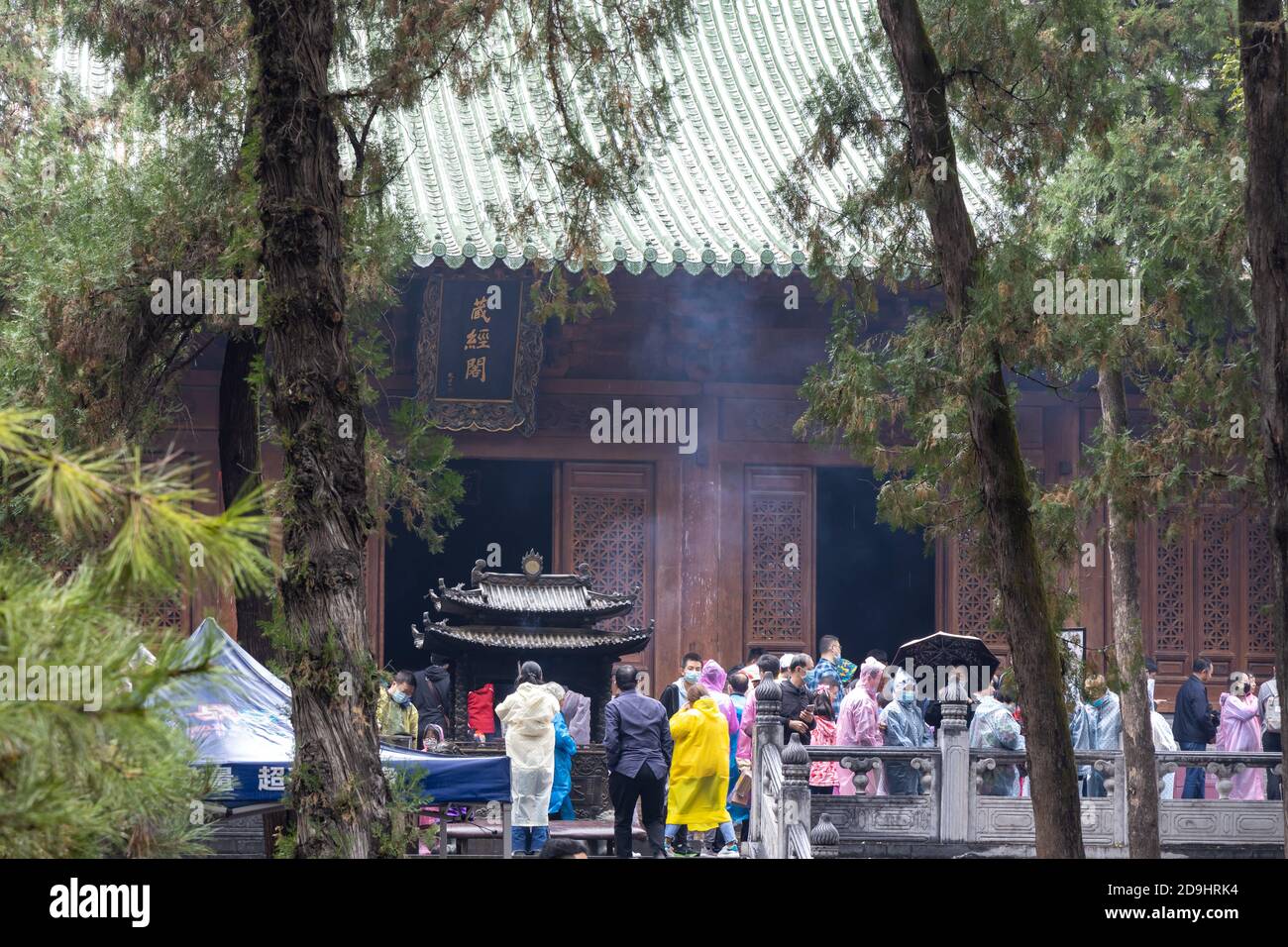 Flocks of visitors, dressed in raincoats of various colors, visit ...