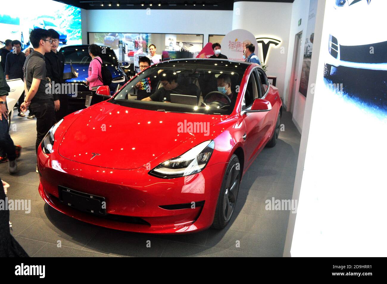Tesla experience store hi-res stock photography and images - Alamy