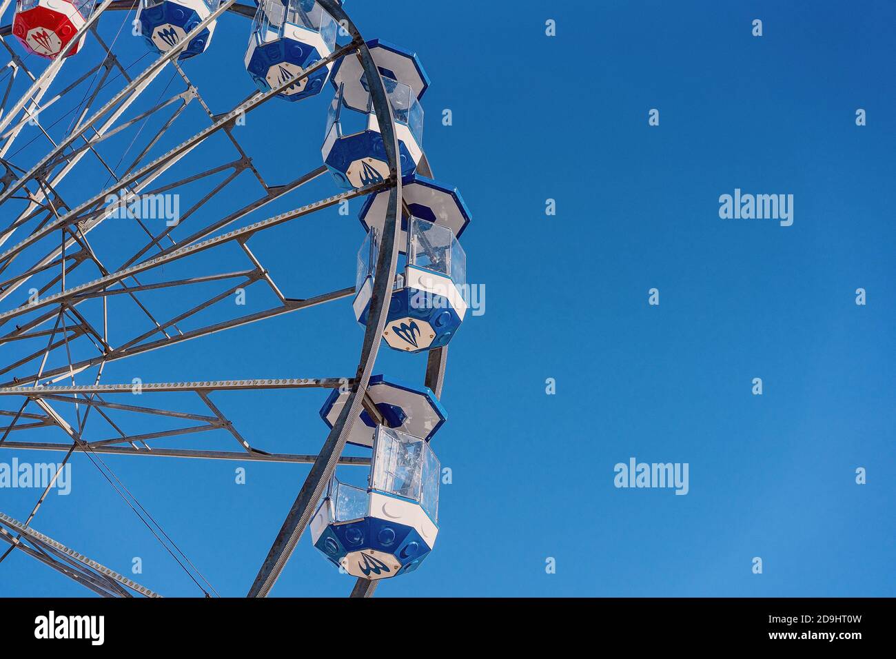 MACKAY, QUEENSLAND, AUSTRALIA - JUNE 2019: Ferris wheel ride high in ...