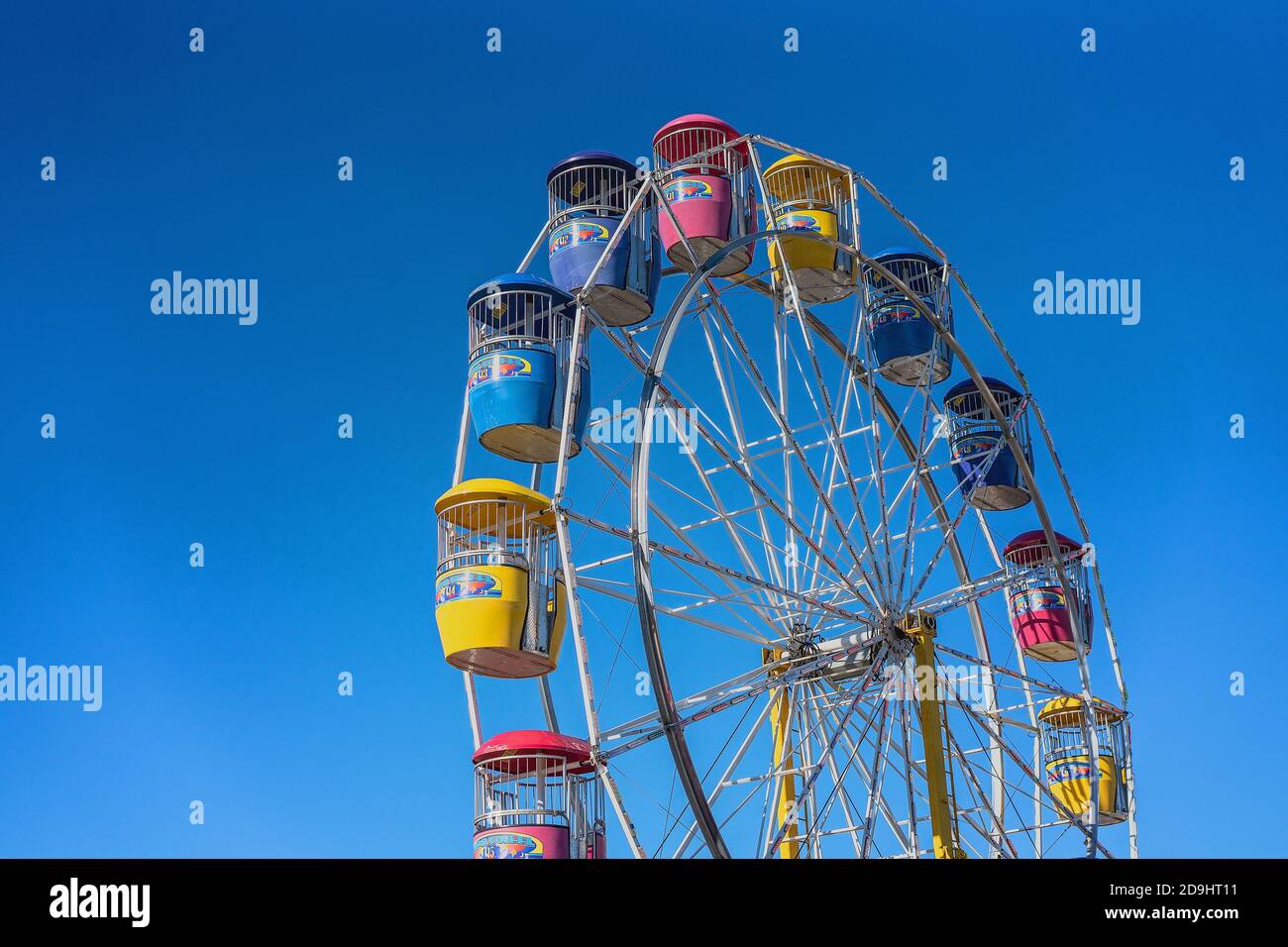MACKAY, QUEENSLAND, AUSTRALIA - JUNE 2019: Ferris wheel ride high in ...