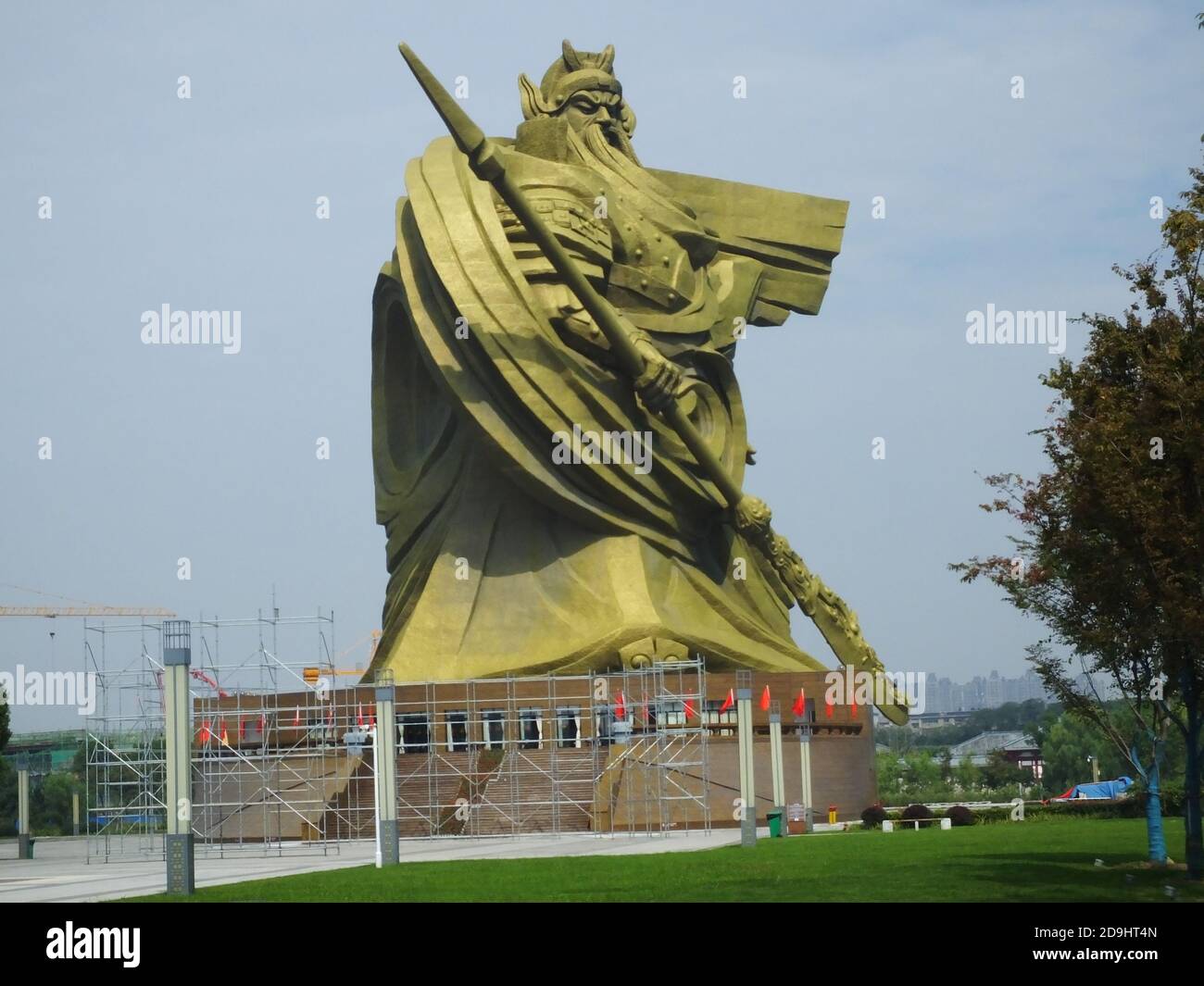Bronze statue of the chinese general guan yu hi-res stock photography ...