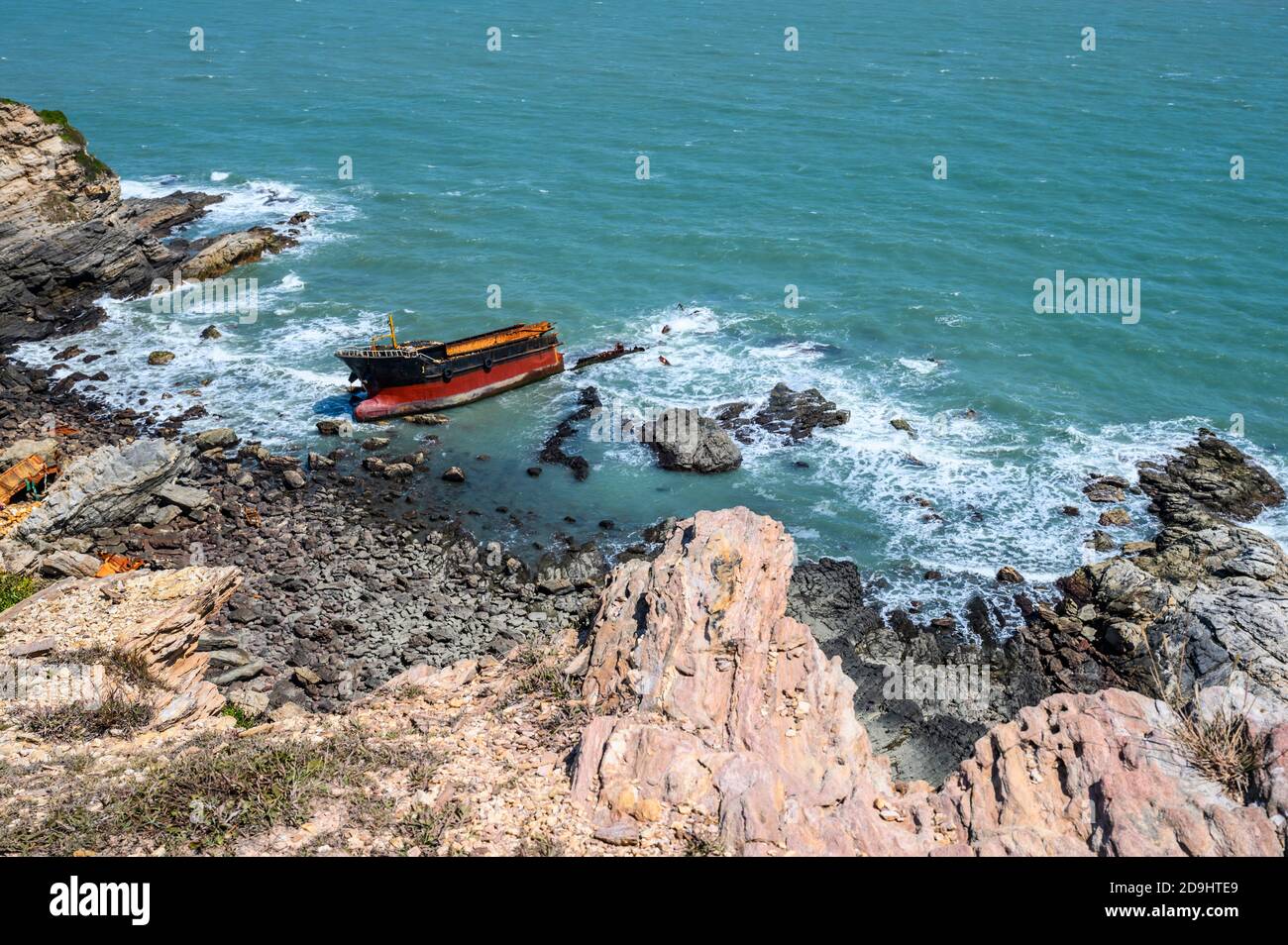 Boat stranded on the beach Stock Photo - Alamy