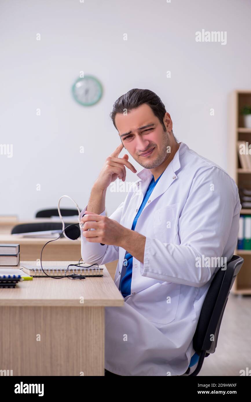Angry male doctor computer hi-res stock photography and images - Alamy