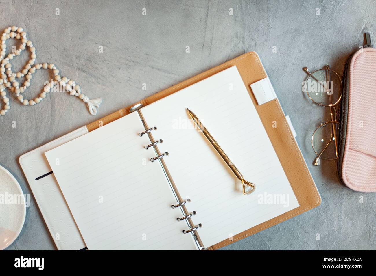 Clean sheets hi-res stock photography and images - Alamy