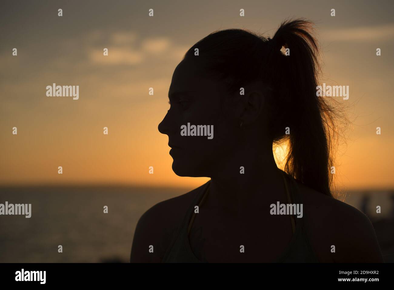 Profile silhouette backlit hi-res stock photography and images - Alamy