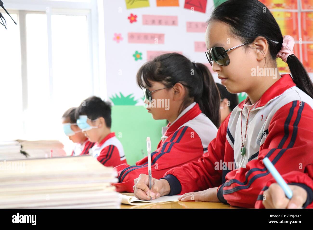 Primary students with blindfold on experience daily life of the blind ...