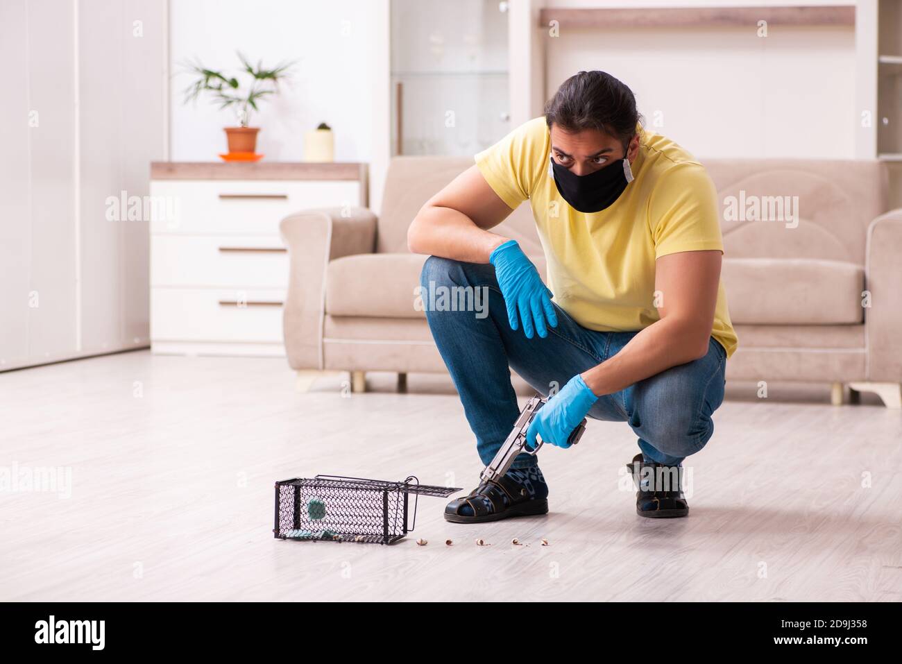 Man and mousetrap at home Stock Photo - Alamy
