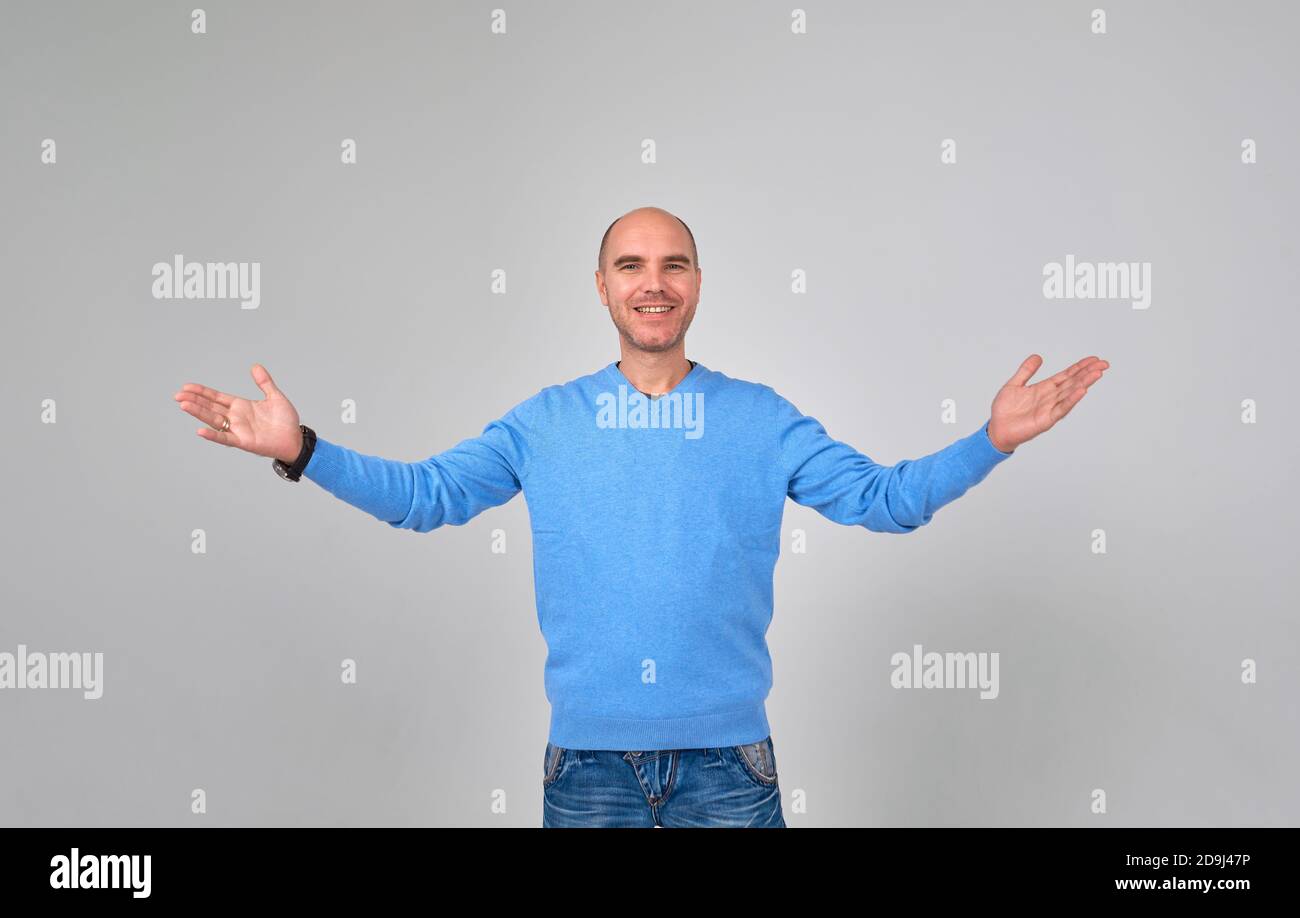 Casual handsome man smiling at camera, hands in pocket Stock Photo - Alamy