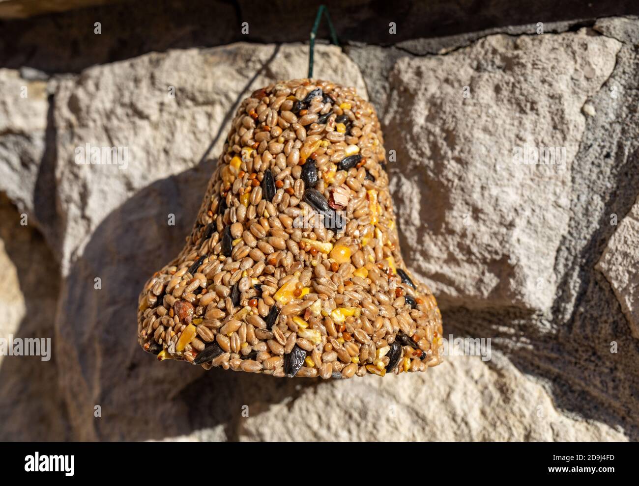 Bell from various grains, a delicacy for all the birds in the garden ...