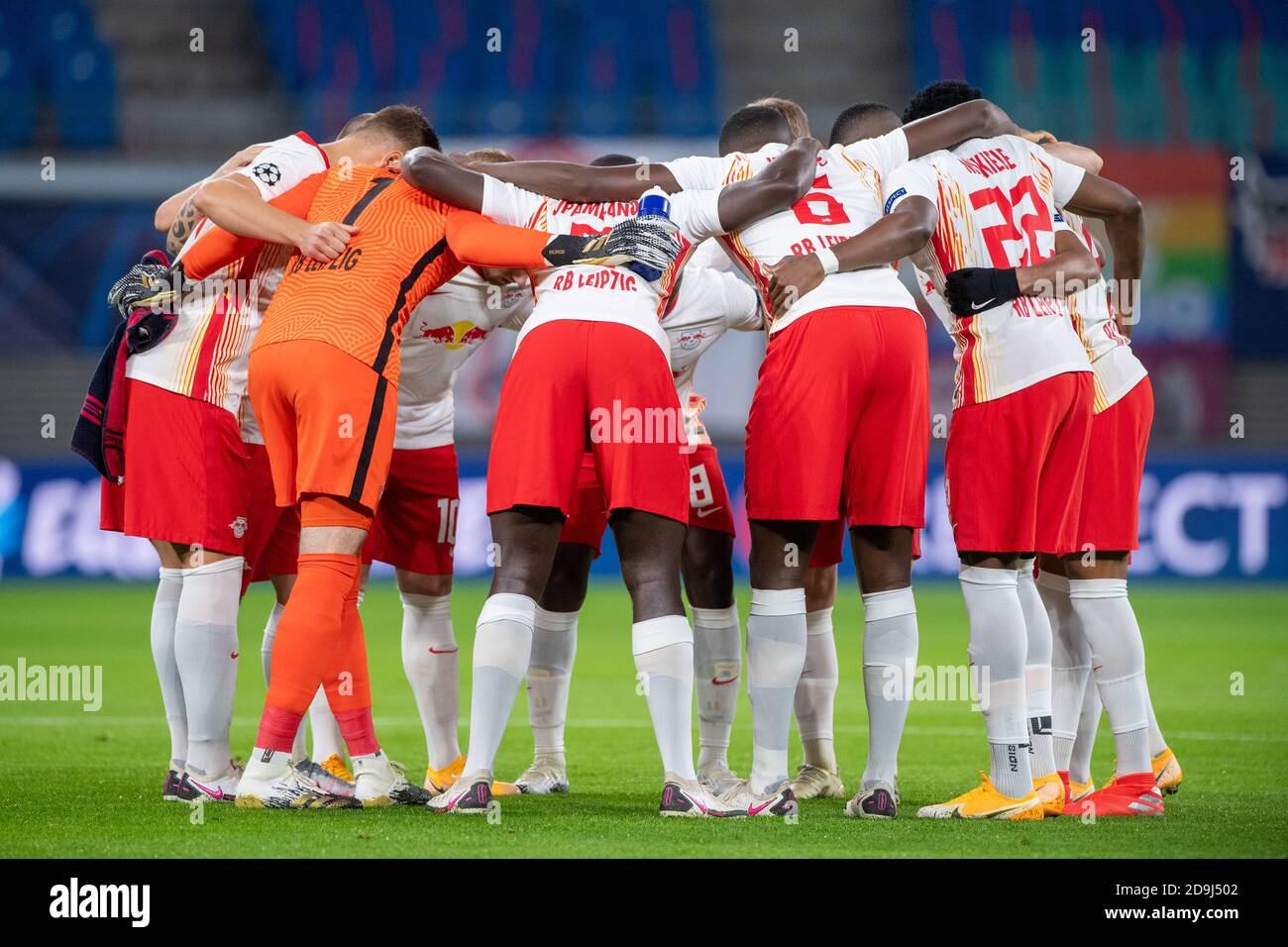 The Leipzig players pledge themselves in a circle, swear, Football ...