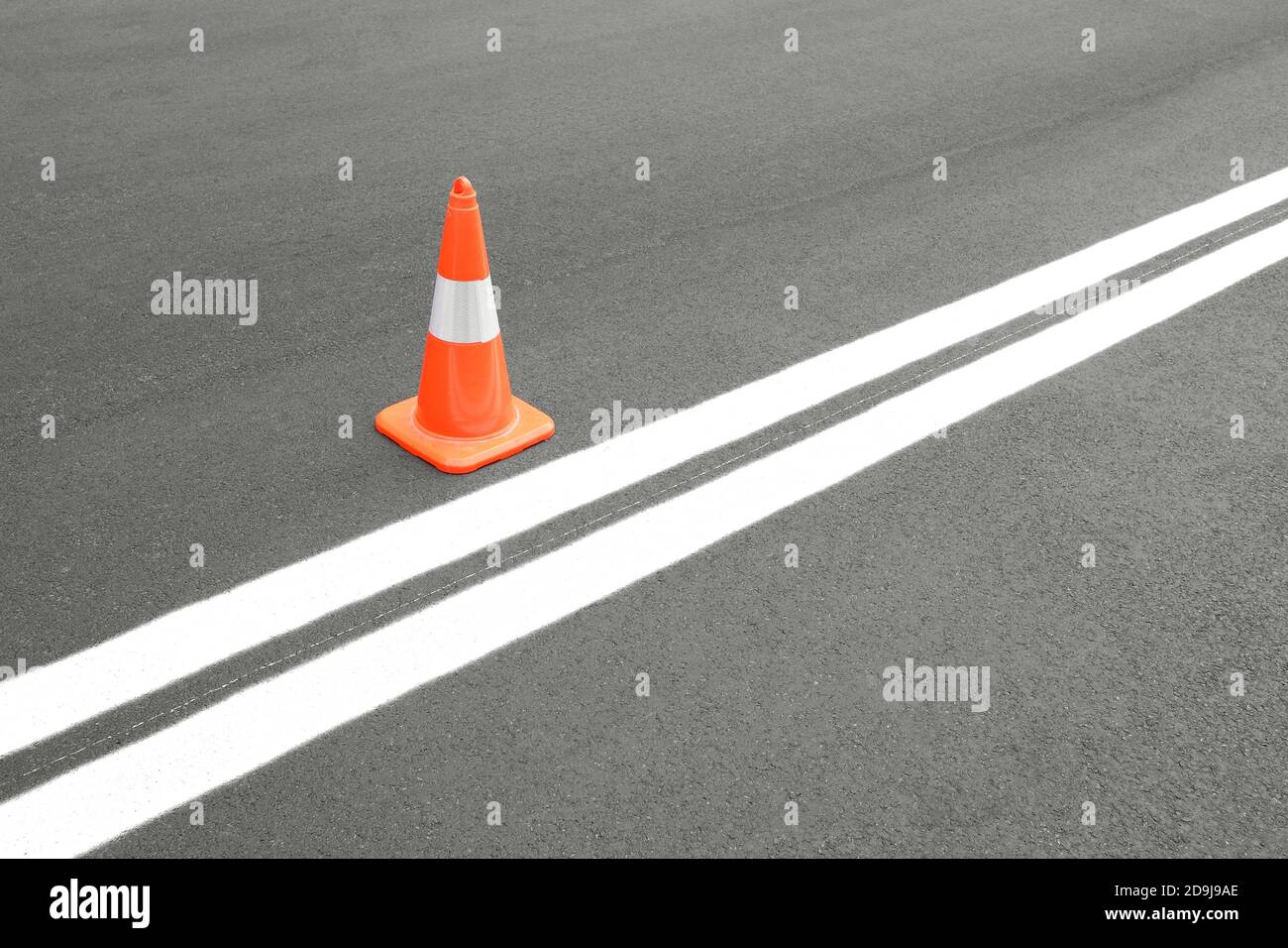 White boundary lines hi-res stock photography and images - Alamy
