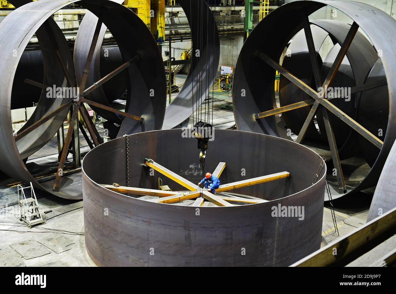 China worker wind turbine hi-res stock photography and images - Alamy