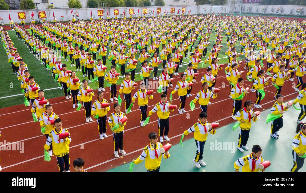 Aerial view of nearly 1,000 primary school students performing Hai'an ...