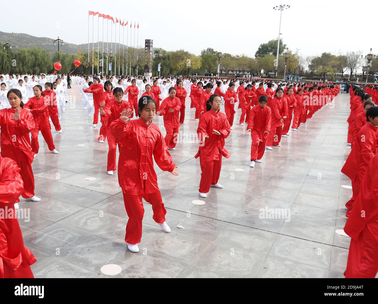 Nearly 10,000 Tai Chi enthusiasts performed Tai Chi in Pingliang city ...