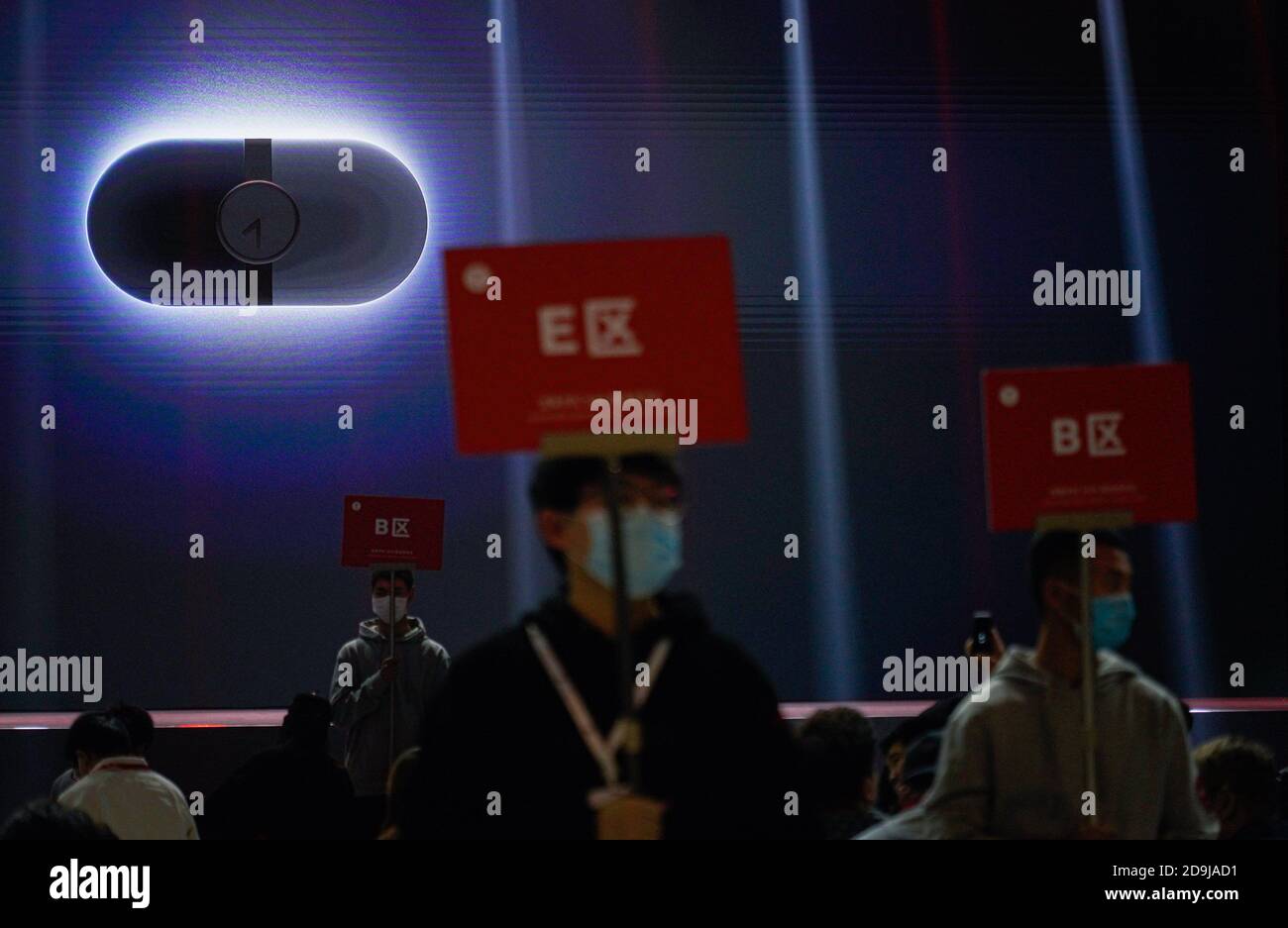 At the JMGO 2020 new product launch conference, Smartisan released the ...