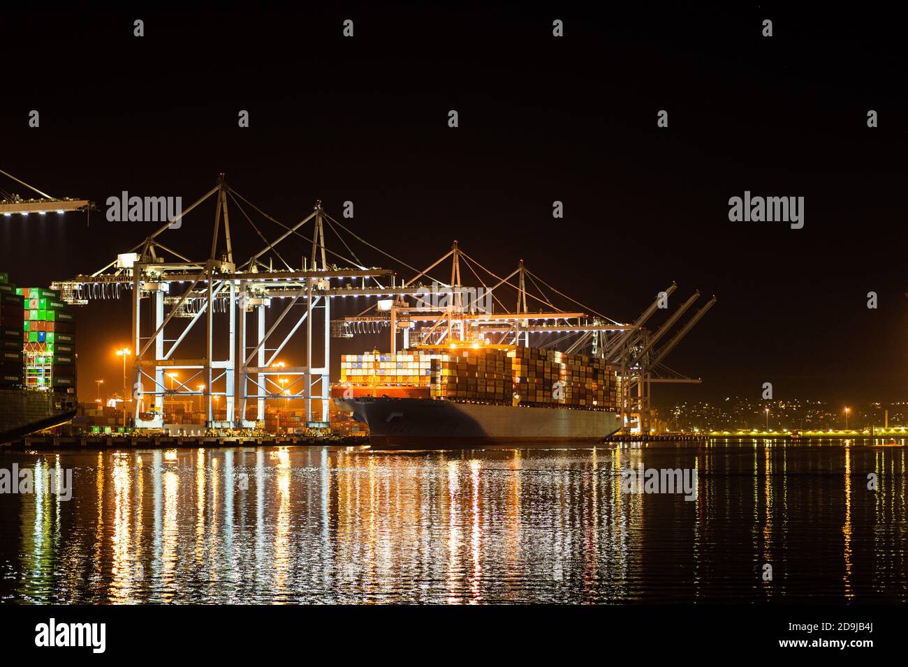 Long beach port container ship hi-res stock photography and images - Alamy