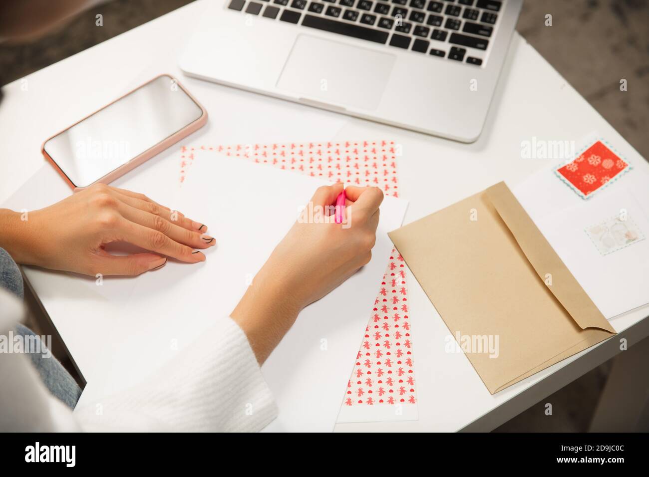 Women making letter hi-res stock photography and images - Alamy