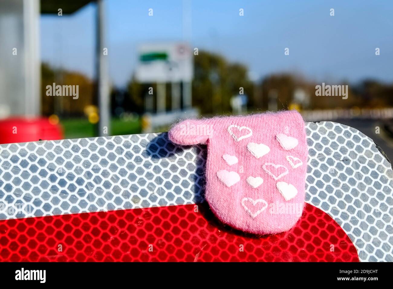 Lost and found sign hi-res stock photography and images - Alamy