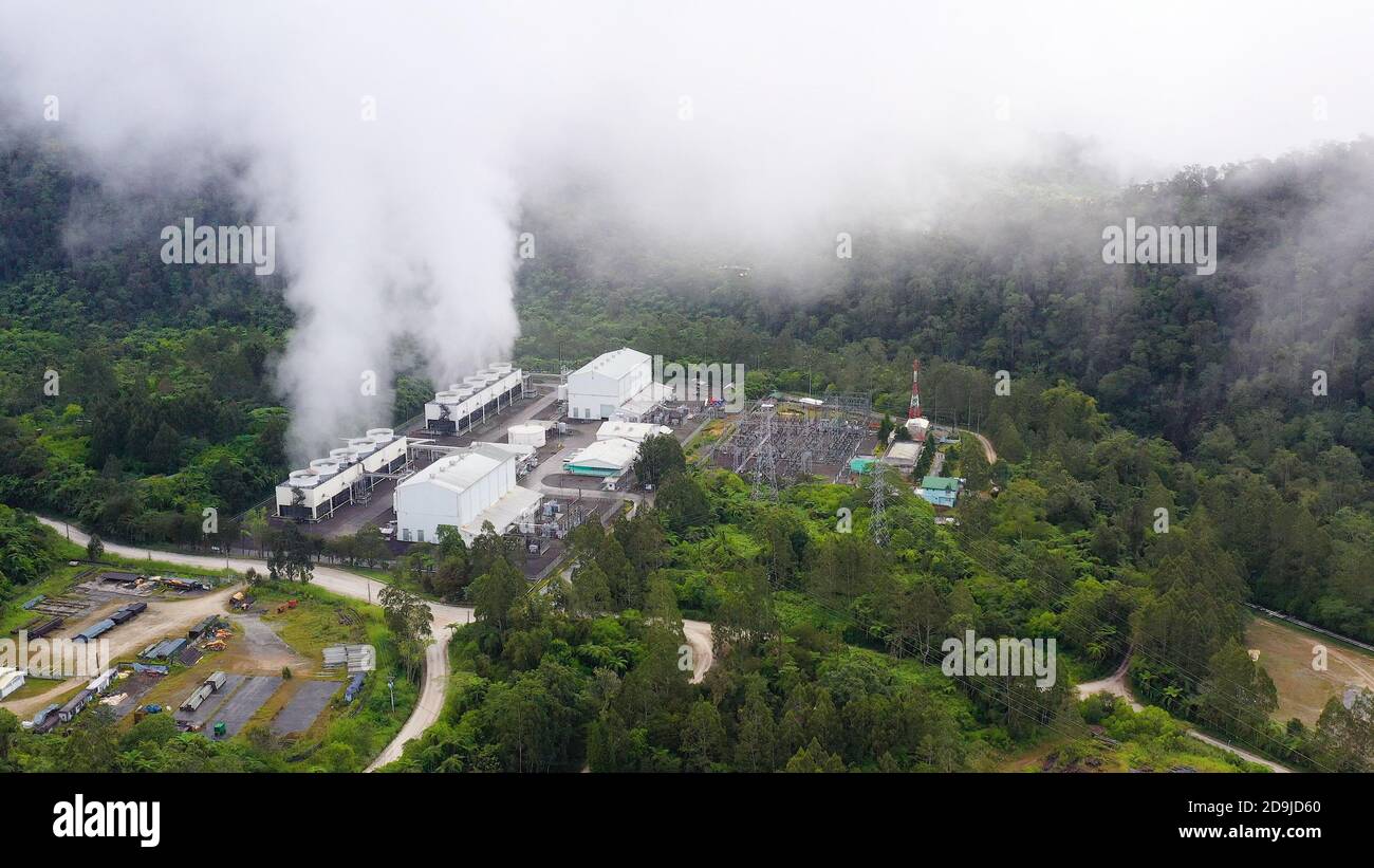 Geotermal power plant on Mount Apo. Steam and pipework at the ...