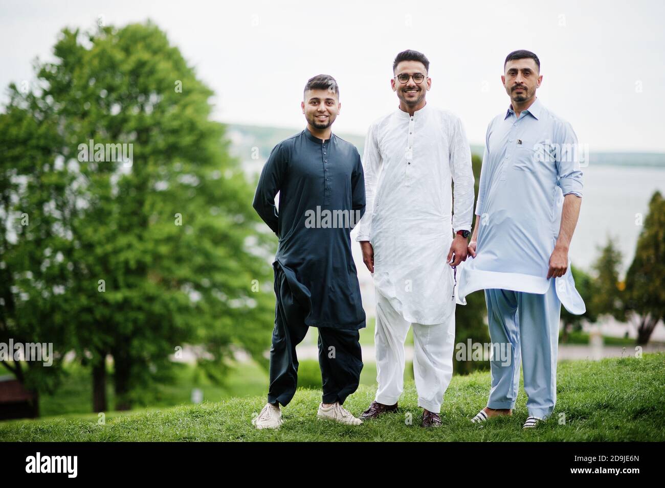 Salwar kameez pakistani hi-res stock photography and images - Alamy