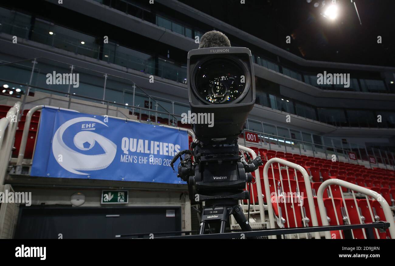 Media television camera hi-res stock photography and images - Alamy