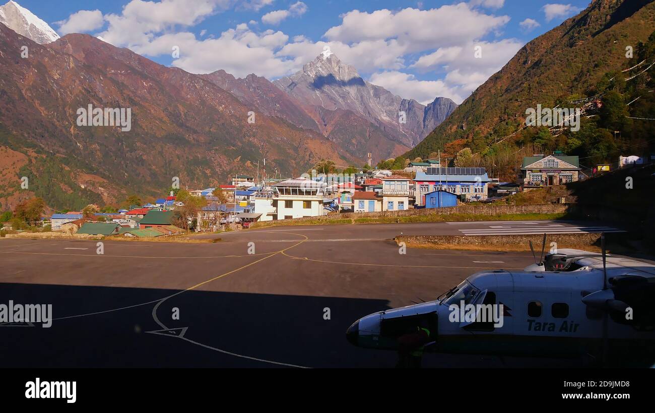 Lukla airport in himalayas nepal hi-res stock photography and images ...
